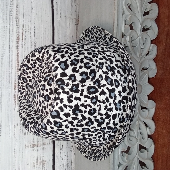 Nicole Marciano | Accessories | Nicole Marciano Blue Cheetah Print ...